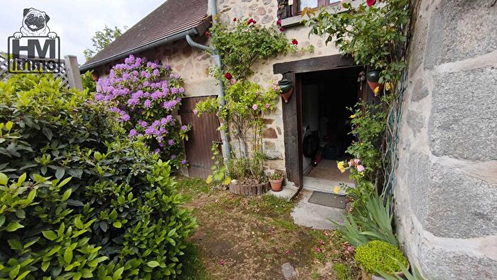 Saint-Hilaire-les-Places : Maison 4 pièces à vendre