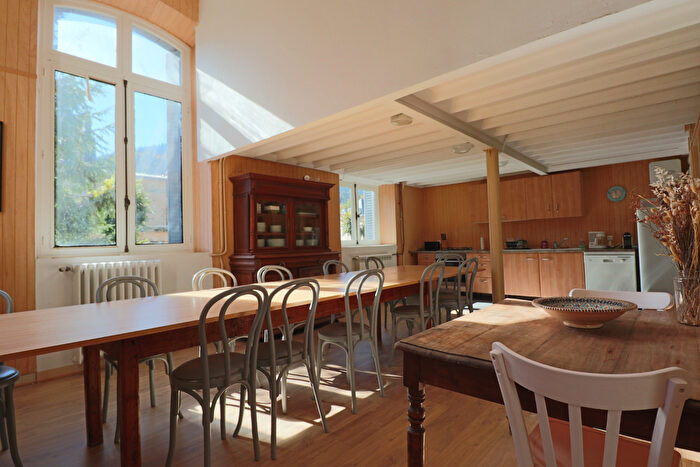 Appartement à vendre - La Bourboule - 6 pièces - 4 chambres