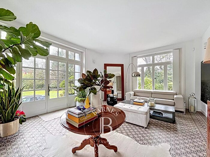 Maison à louer - Rueil-Malmaison, Jonchere, Malmaison, Saint-Cucufa - 9 pièces - 6 chambres