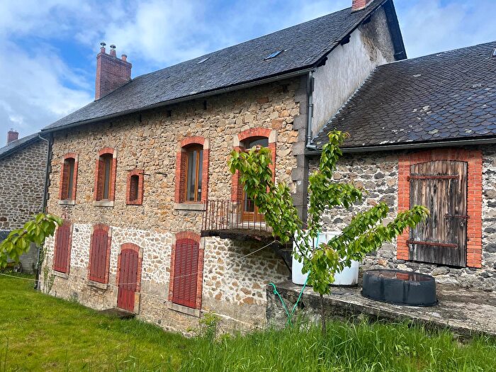 Maison à vendre - Messeix - 9 pièces - 6 chambres