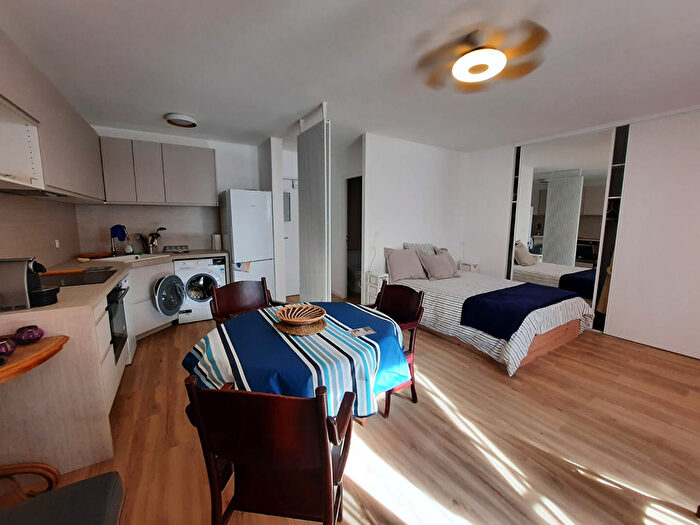 Appartement à louer - Saint-Jean-de-Luz, Centre-ville - 1 pièce