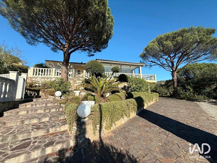 Maison à vendre - Roquebrune-sur-Argens - 6 pièces - 4 chambres