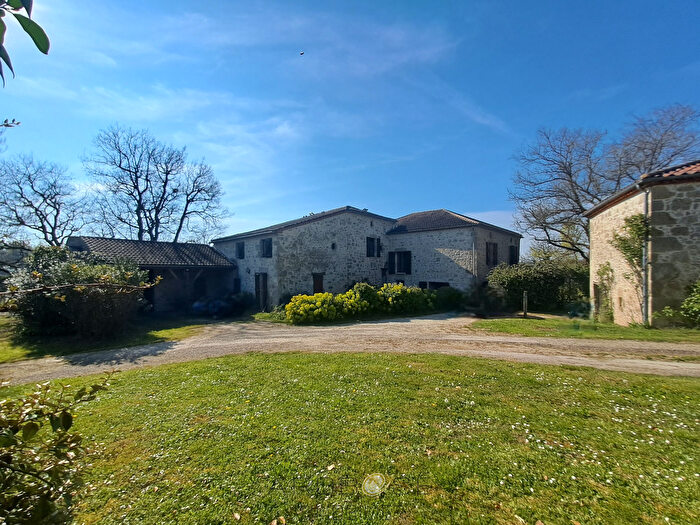 Maison à vendre - Clermont-Dessous - 14 pièces - 9 chambres