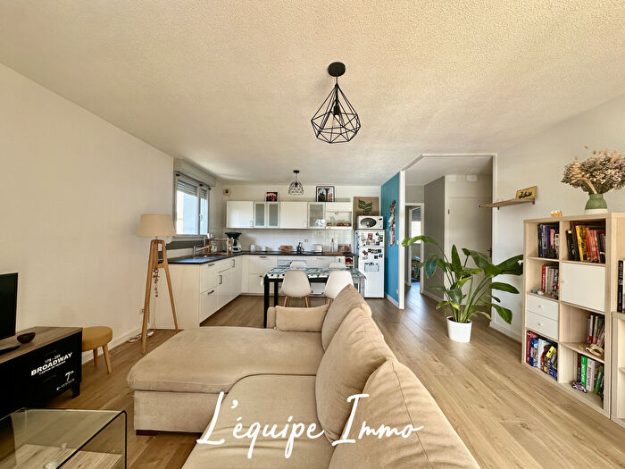 Appartement à vendre - LIsle-Jourdain - 3 pièces - 2 chambres