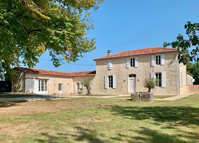 Maison à vendre - Chermignac - 20 pièces - 12 chambres
