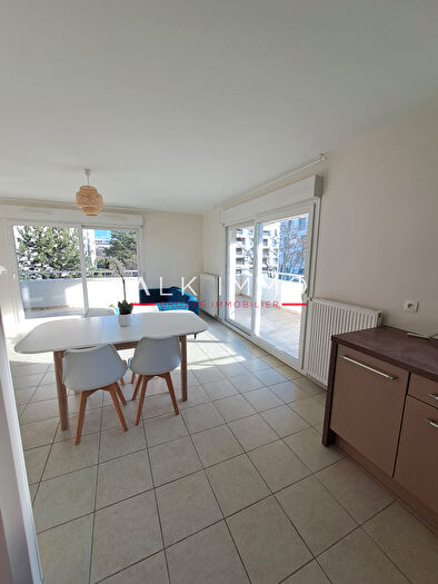 Appartement à louer - Annemasse, Brouaz - 3 pièces - 2 chambres