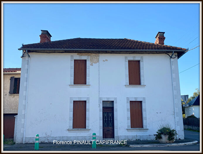 Maison à vendre - Séméac - 8 pièces - 5 chambres