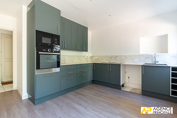 Maison 8 pièces à vendre à Le Mesnil-le-Roi