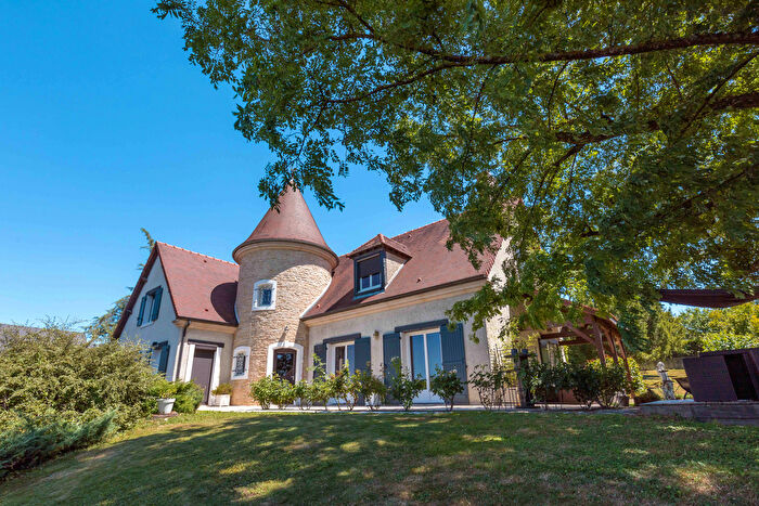 Maison à vendre - Mirebeau-sur-Bèze - 9 pièces - 6 chambres