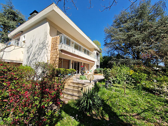 Maison à vendre - Saint-Bonnet-de-Mure - 9 pièces - 7 chambres