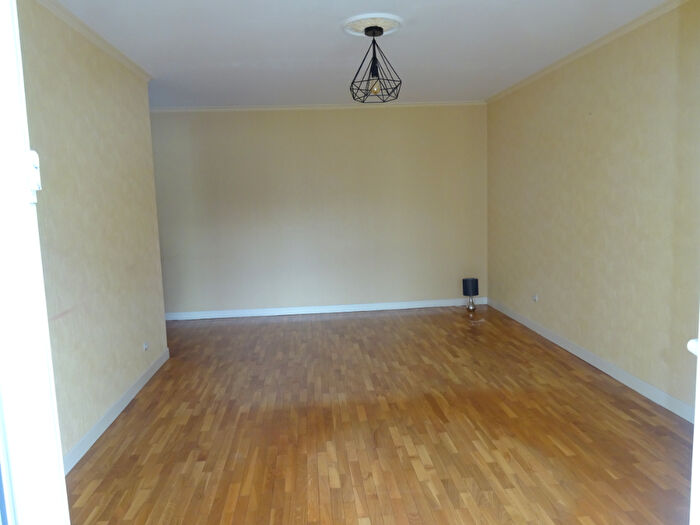 Mantes-la-Jolie, Centre-ville : Appartement 3 pièces à louer