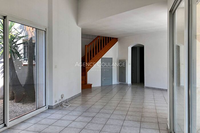 Maison à louer - La Ciotat - 4 pièces - 3 chambres