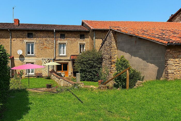 Maison à vendre - Les Salles-Lavauguyon - 7 pièces - 5 chambres