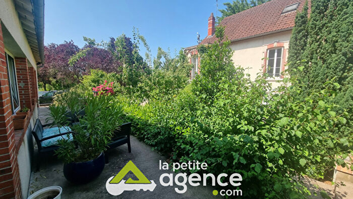 Maison à vendre - Vierzon, Centre-ville - 6 pièces - 3 chambres