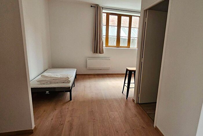 Centre Ville, Saint-Quentin : Appartement 1 pièce à louer