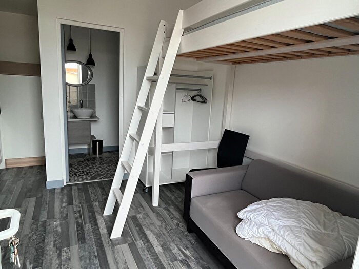 Appartement à louer - La Roche-sur-Yon, Pyramides, Jean-Yole - 1 pièce