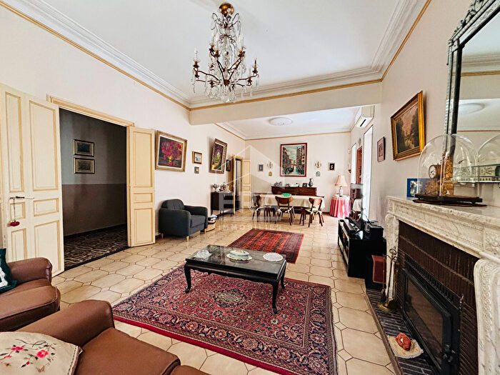 Maison 7 pièces à Saint-Mitre-les-Remparts, à vendre