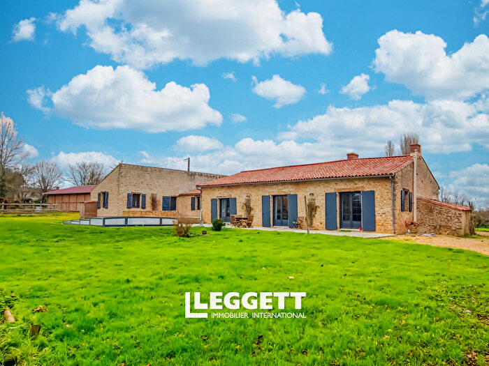 Maison à vendre - Moutiers-sur-le-Lay - 7 pièces - 3 chambres