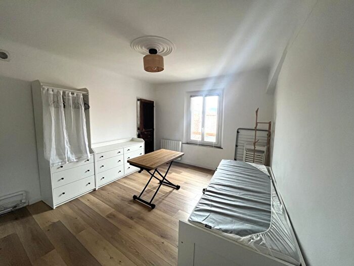 Appartement à louer - Brignoles, Centre-ville, Vieille ville - 1 pièce