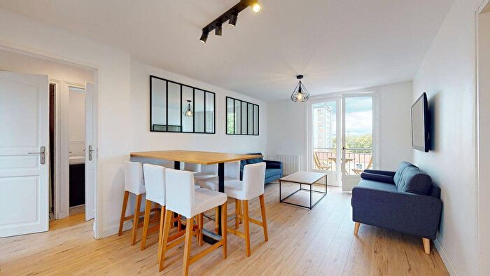 Appartement à louer - Laënnec, Lyon ème arrondissement - 8 pièces - 1 chambre