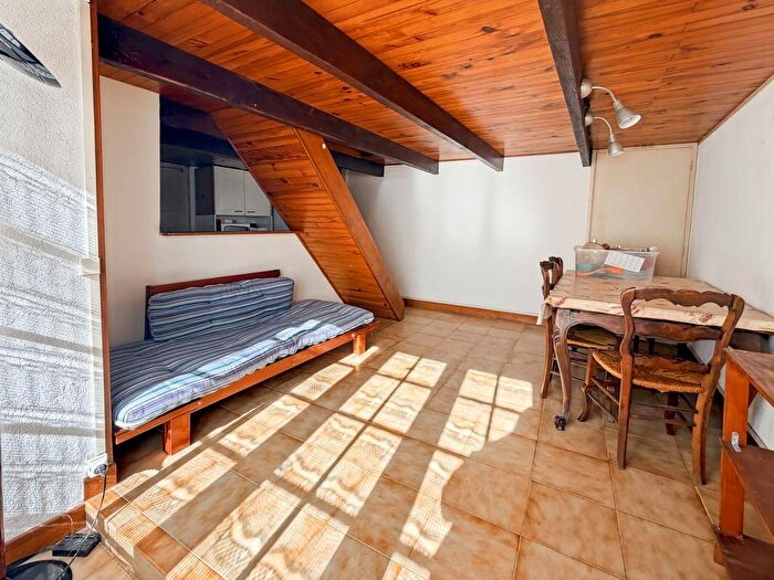 Appartement à louer - Centre Ville-La Baume-Le Gand, Sisteron - 1 pièce