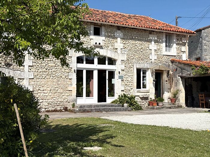 Maison à vendre - Nanteuil-Auriac-de-Bourzac - 10 pièces - 7 chambres