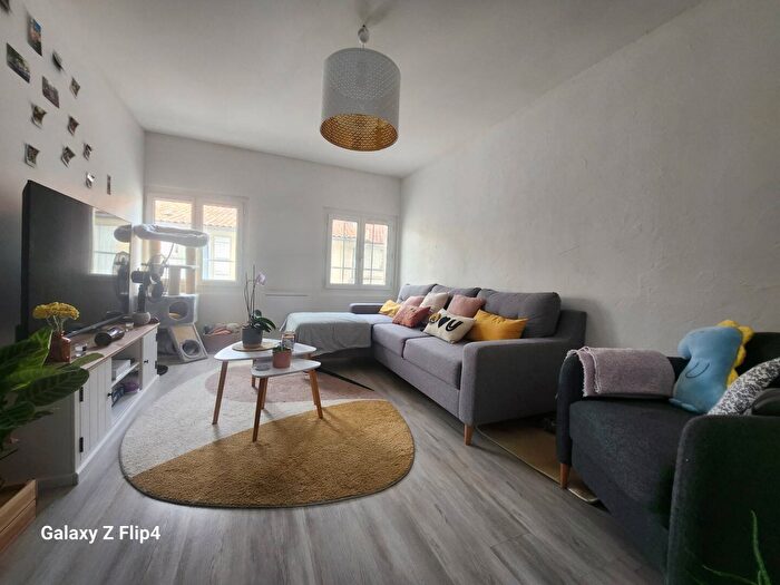 Appartement à louer - Saintes - 3 pièces - 2 chambres