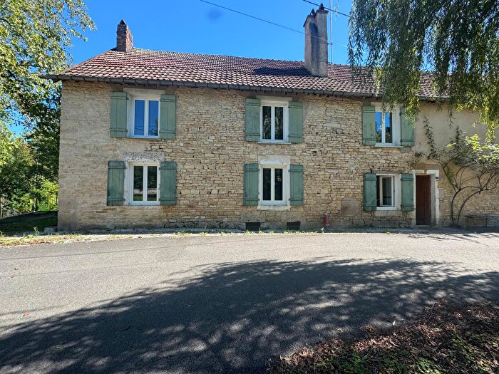Maison à vendre - Choye - 9 pièces - 5 chambres