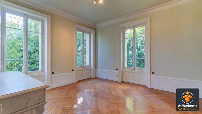 Maison à louer - Tassin-la-Demi-Lune - 9 pièces - 6 chambres