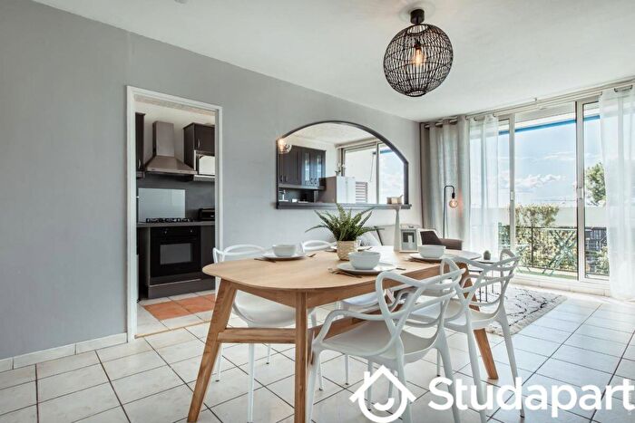 Appartement à louer - Capeyron, Mérignac - 1 pièce - 4 chambres