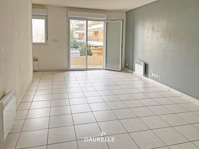 Châteaurenard, Centre-ville : Appartement 2 pièces à louer