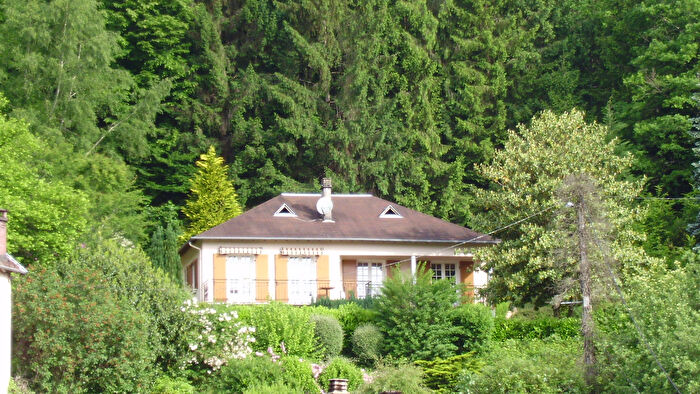 Maison à louer - Chameyrat - 6 pièces - 3 chambres