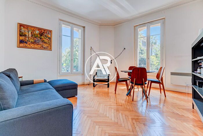 Appartement 4 pièces à Nice, Carré dor, à vendre