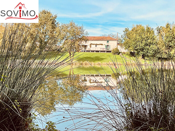 Maison à vendre - Le Vigeant - 8 pièces - 6 chambres