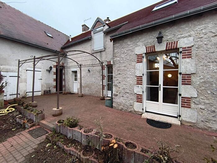 Maison à louer - Charsonville - 6 pièces - 4 chambres