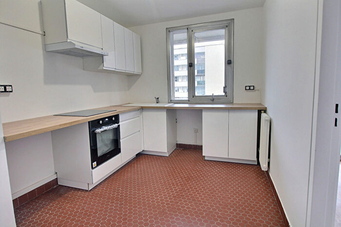 Appartement à louer - Colombes, Henri Martin Estienne dOrves - 4 pièces - 3 chambres