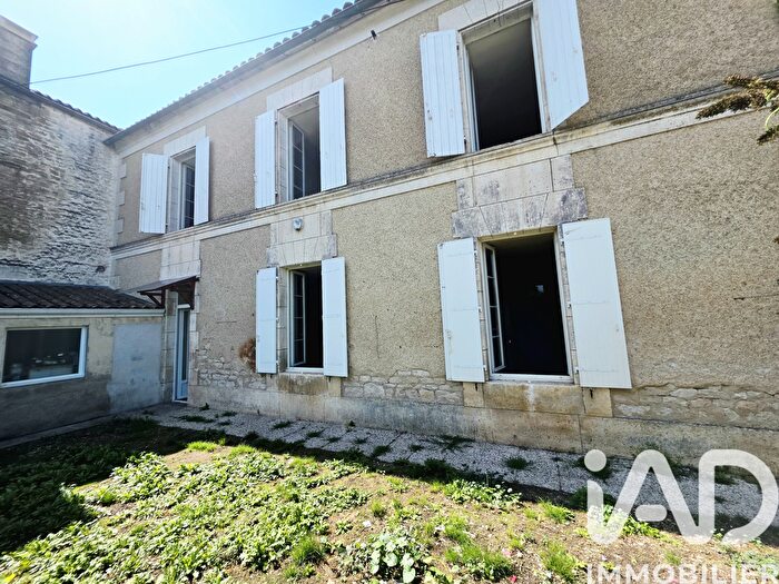 Maison à vendre - Douzat - 9 pièces - 4 chambres