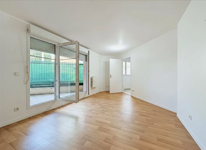 Combs-la-Ville, République : Appartement 2 pièces à louer