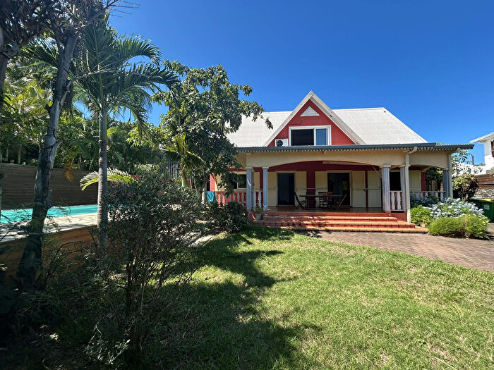 Maison 6 pièces à Saint-Pierre, Basse Terre les Bas, Basse Terre les Hauts, Les Casernes, à vendre