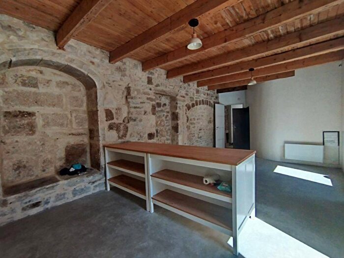 Les Vans : Appartement 5 pièces à louer