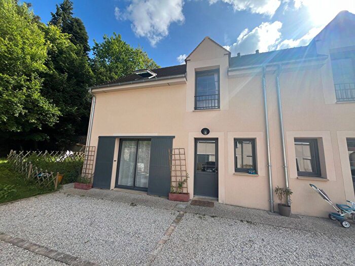 Auneau-Bleury-Saint-Symphorien : Maison 5 pièces à louer