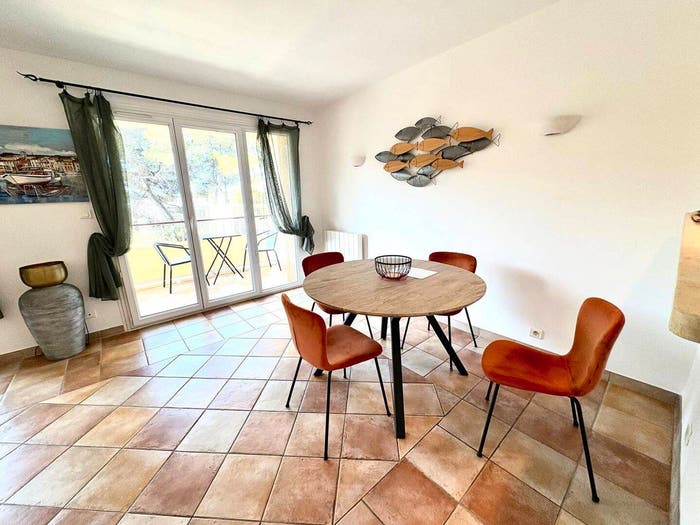 Appartement 2 pièces à Grande Couronne, Cassis, à louer