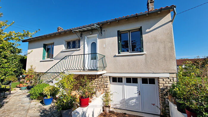 Maison à vendre - Saint-Sauvant - 5 pièces - 3 chambres