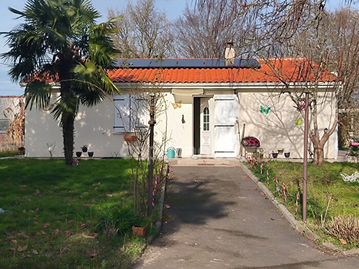 Maison à vendre - Chaniers - 5 pièces - 3 chambres