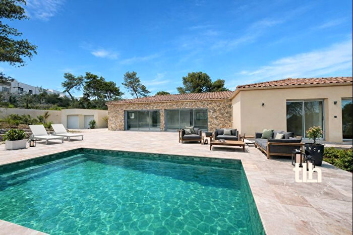 Maison à vendre - Nîmes, Mas de Lauze, Carreau de Lanes - 5 pièces - 4 chambres