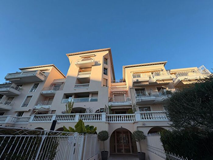 Appartement à louer - Le Cannet, Bas Cannet - 4 pièces - 3 chambres