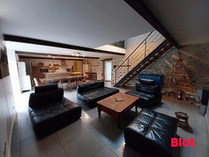 Maison à vendre - Saint-Aubin-dAubigné - 6 pièces - 5 chambres