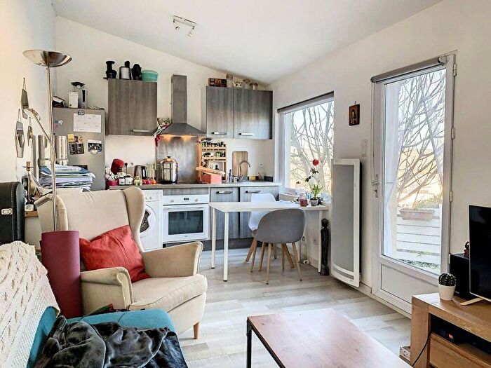 Appartement à louer - Les Logissons, Venelles - 1 pièce