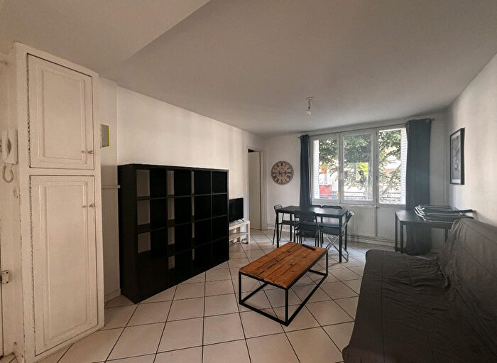 Villeurbanne, Croix Luizet : Appartement 4 pièces à louer