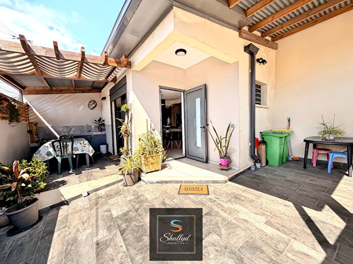 Maison à vendre - Saint-Pierre, Terre Sainte, Université - 3 pièces - 2 chambres